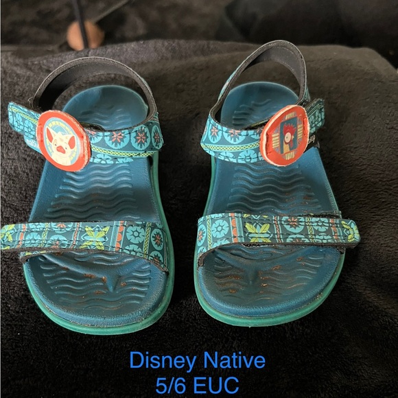 Disney | Shoes | Disney Native Moana Pua Hei Hei Sandals | Poshmark